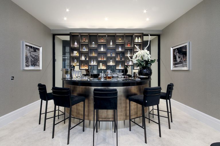 This London mansion comes with a cool cocktail bar and leisure complex