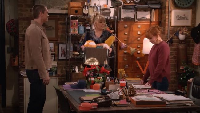 There Was A Reba Reunion On The Holiday Episode Of Happy’s Place, And ...