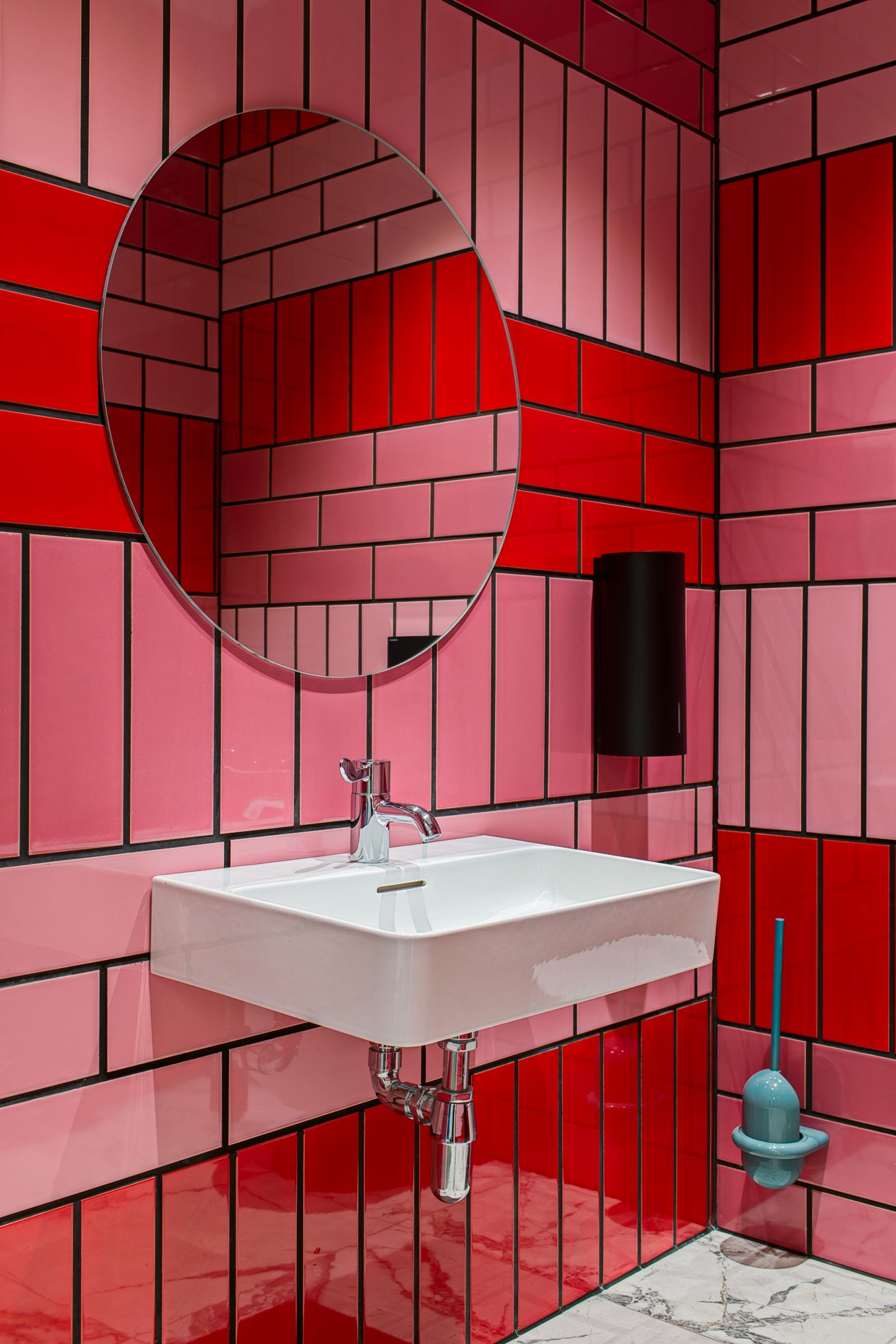 How to use clashing colors and embrace bold interior schemes | Livingetc
