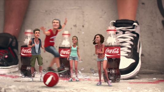Tiny characters promote Coke's new mini bottles | Creative Bloq