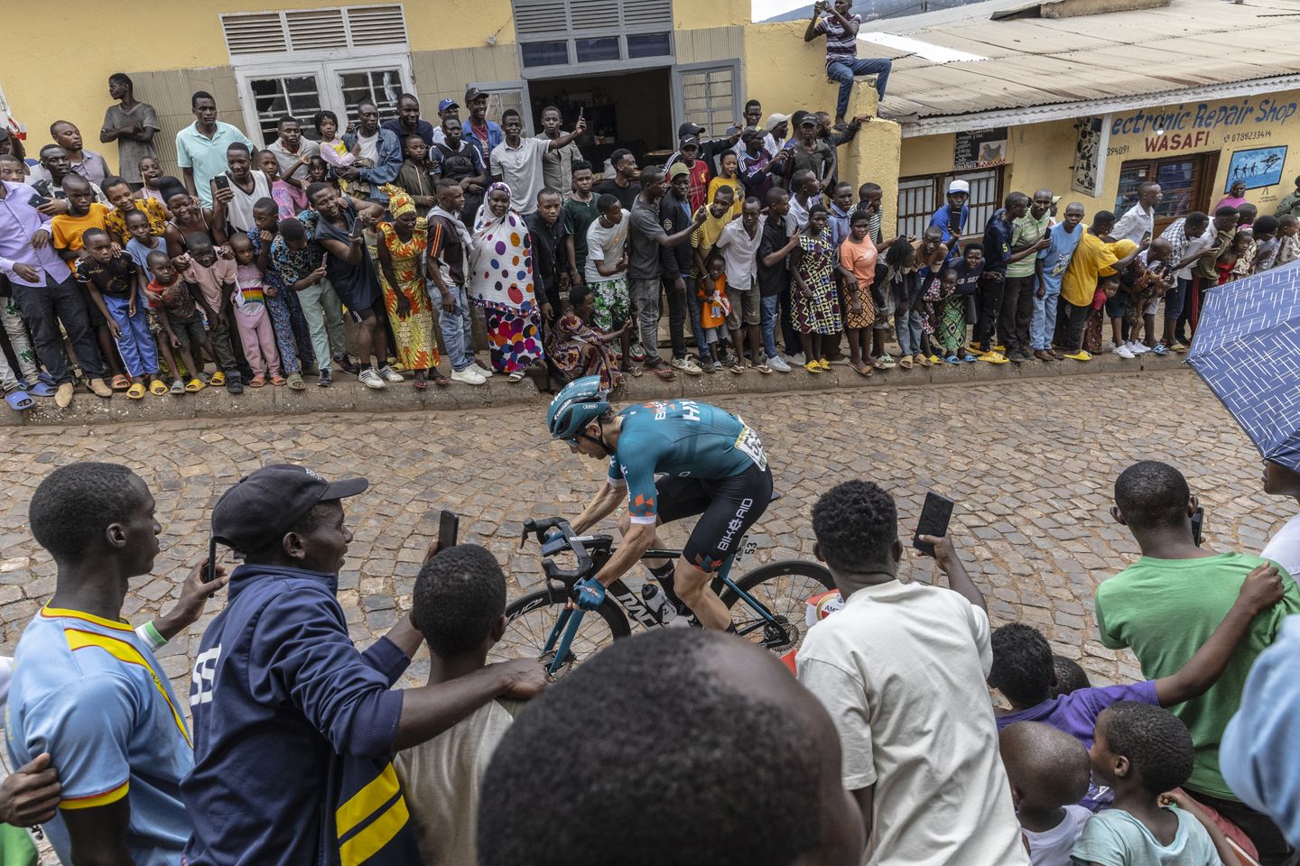 The road to Rwanda – How cycling arrived at a landmark African World ...
