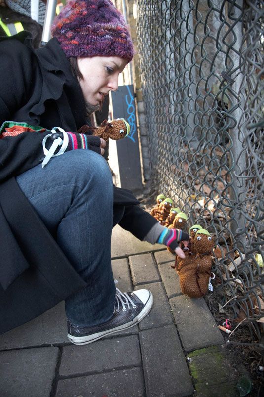 Graffiti meets knitting: Saatchi gets yarnstorming | Creative Bloq