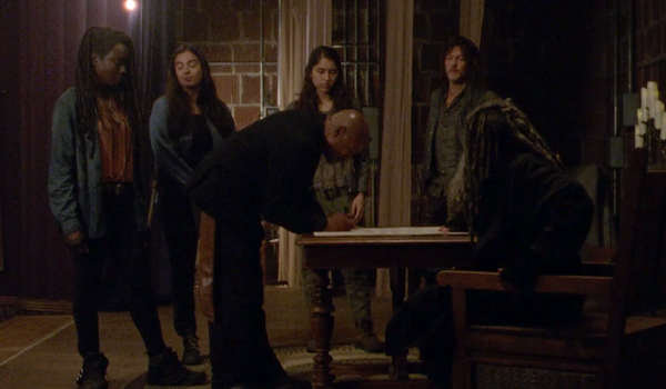 The Walking Dead Showrunner Reveals Important Detail Fans May Have ...