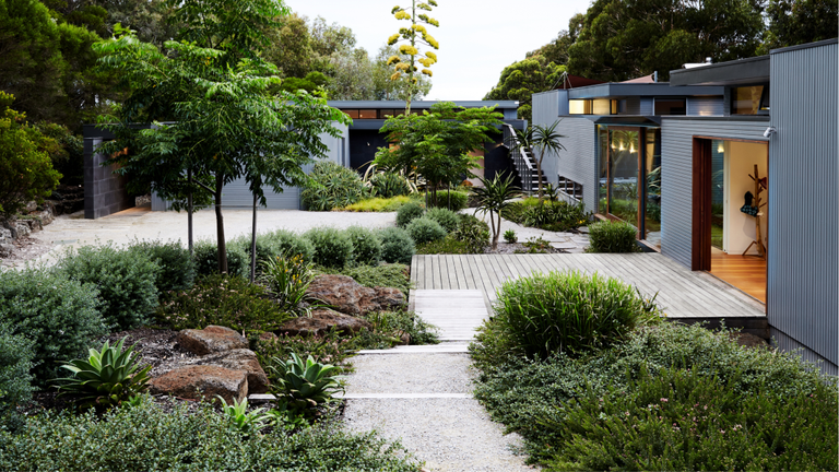 7 Front Garden Privacy Ideas for a Secluded Entrance | Livingetc