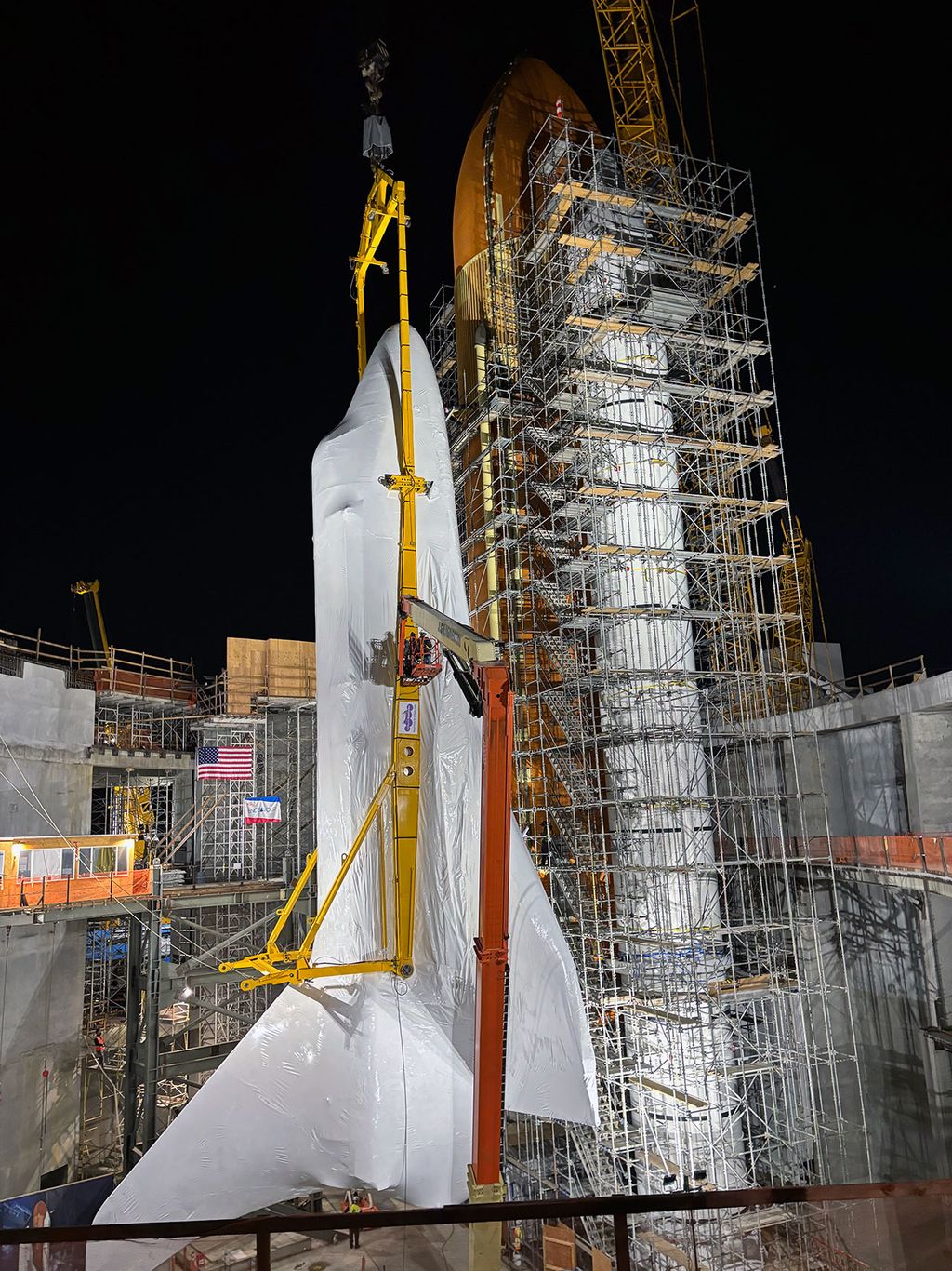 Endeavour lifted onto space shuttle stack for California Science Center ...