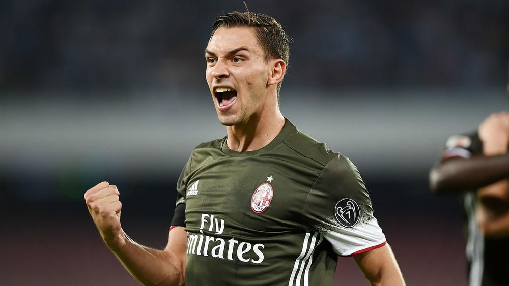 De Sciglio back in AC Milan training | FourFourTwo