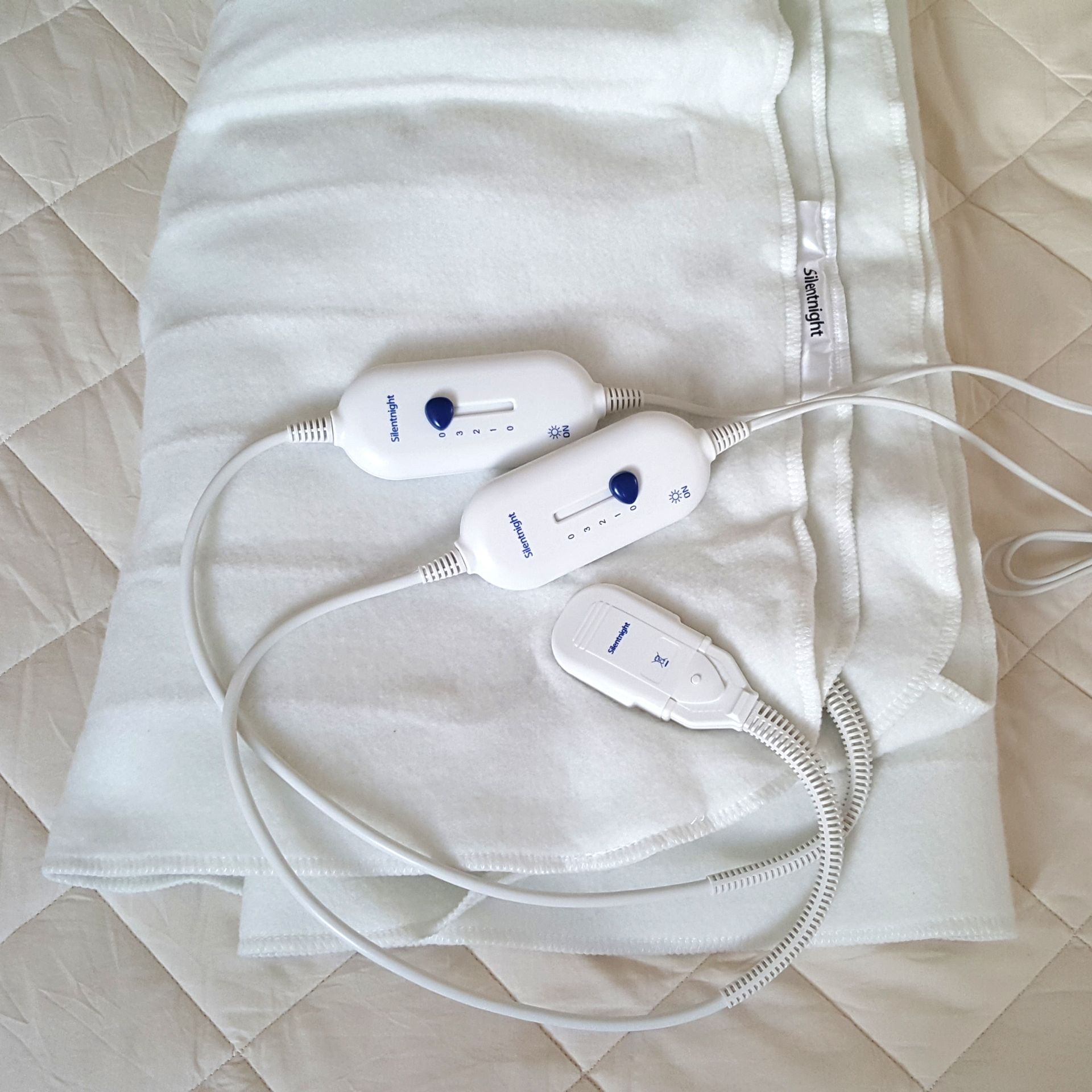 The 8 best electric blankets and heated throws I've tested, plus Black ...