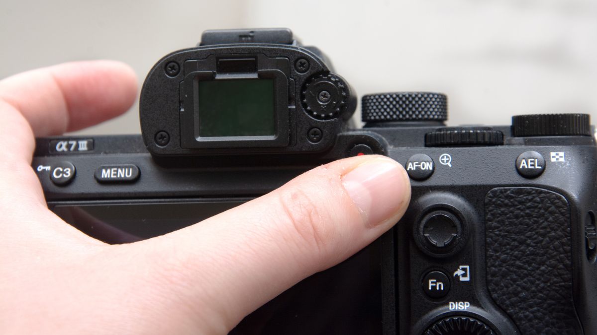 I’m a photography expert, and I hated back-button focus at first; here ...