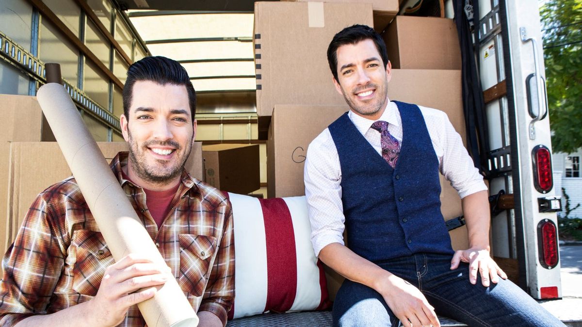 Drew and Jonathan Scott use rugs to elevate any kind of room | Homes ...