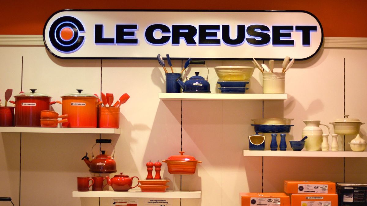 You can get the ever-popular Le Creuset pot for £170 right now | Woman ...