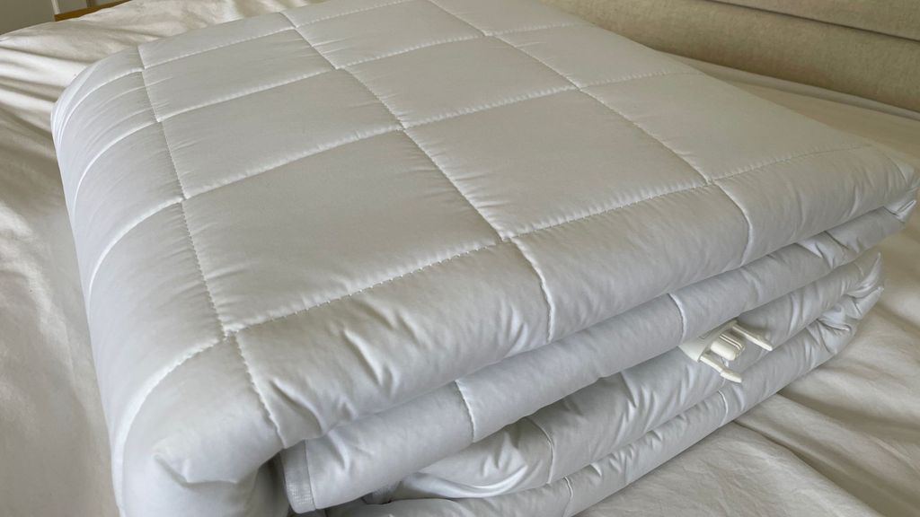 Dreamland Snowed In Organic Cotton Warming Mattress Protector review ...