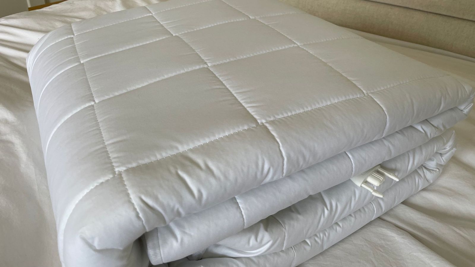 Dreamland Snowed In Organic Cotton Warming Mattress Protector review ...