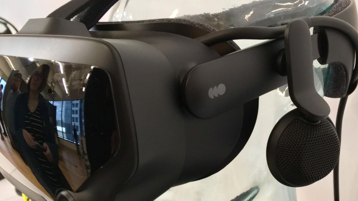 Index VR: Hands-On With Valve's New Headset and Controllers - Tom's ...