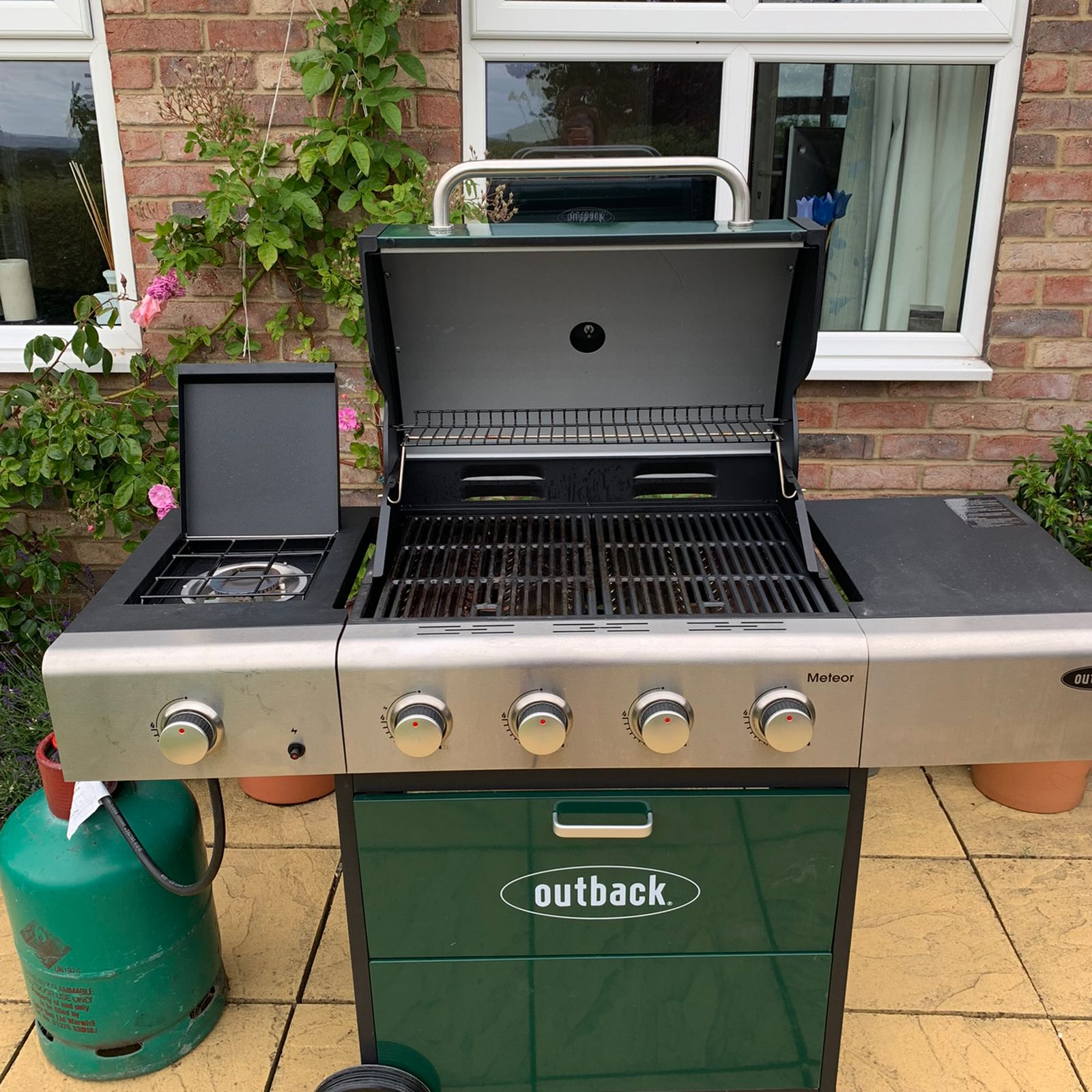 Outback Meteor 4-Burner Hybrid Gas & Charcoal BBQ review | Ideal Home
