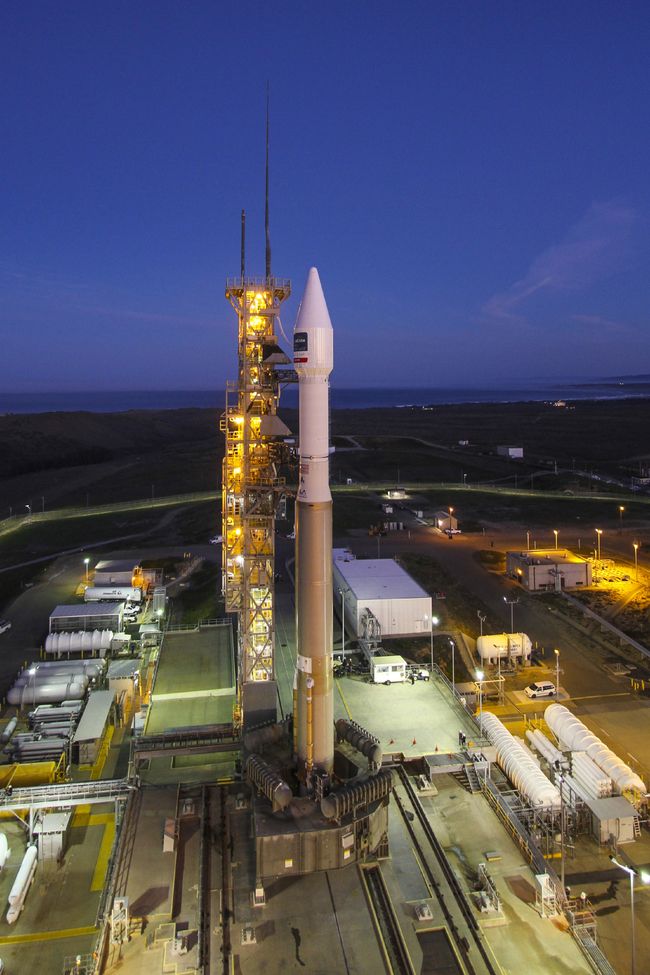 Launch Photos: Atlas V Rocket Soars with DigitalGlobe's WorldView-4 Satellite | Space