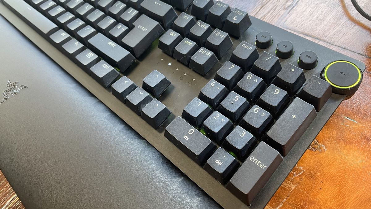 Razer Huntsman V2 review: "New tech brings the focus back to pure speed ...