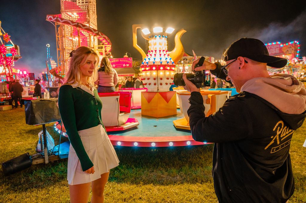 How to shoot stunning portrait photos at a fairground after dark ...