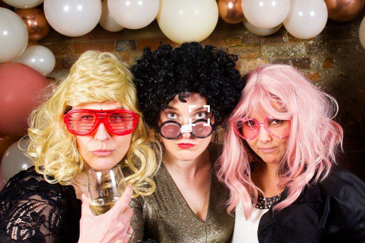 How to set up your very own photo booth at weddings, parties and ...