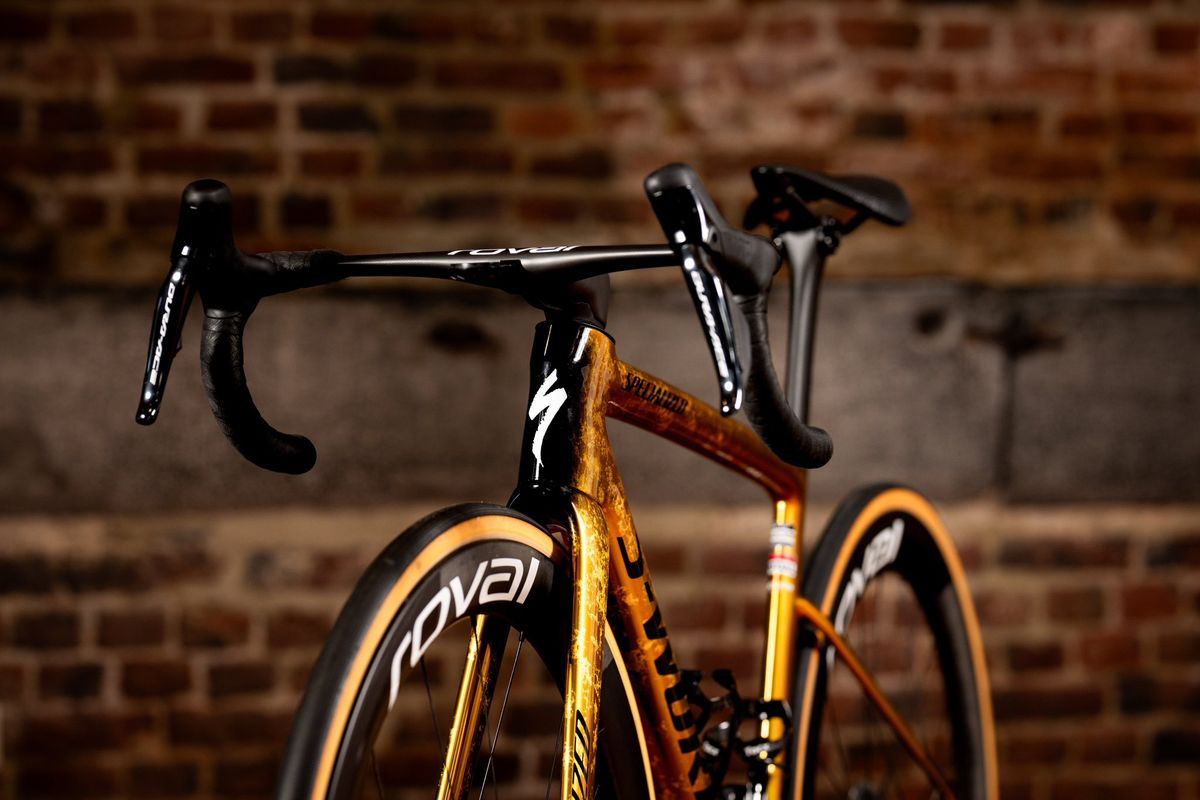 Remco Evenepoel's bike: A golden Tarmac SL8 for the double Olympic ...
