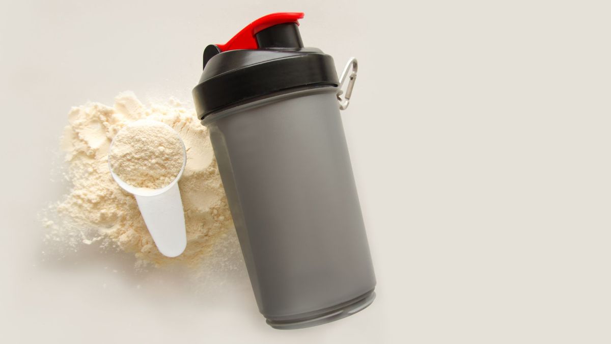Isolate, whey, casein: which protein powder is best for building muscle ...