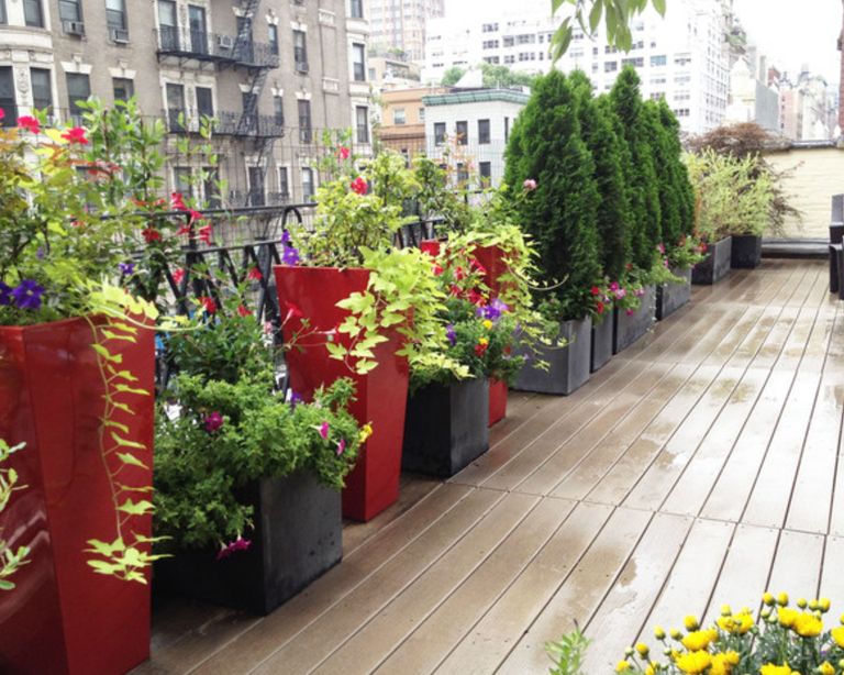 8 deck planter ideas for a seamless planting scheme | Real Homes