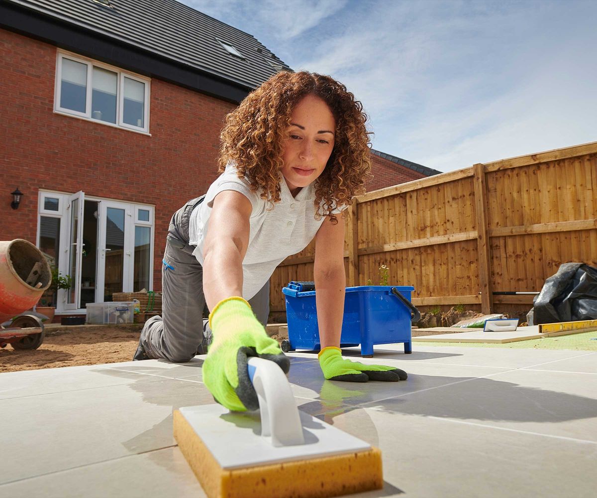 How to remove weeds from a patio – 7 easy methods to try | Homebuilding