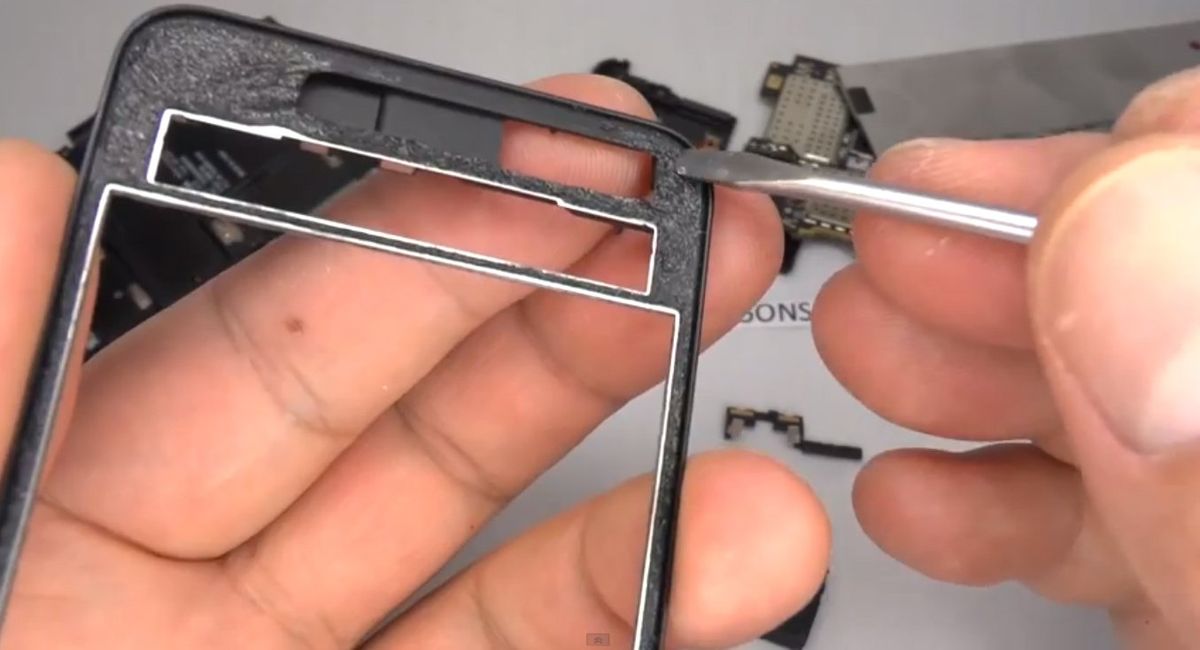 Video tutorial shows how to open up and take a look inside the Nokia ...