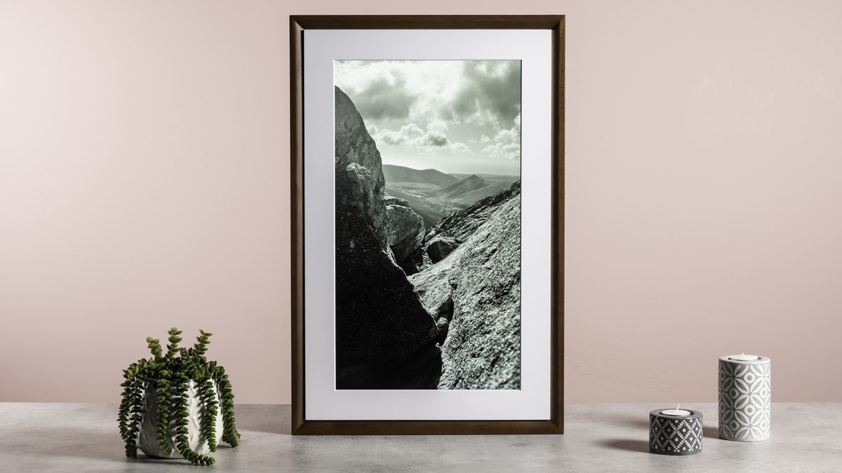 Netgear Meural Canvas II review: a huge-scale digital photo frame with ...