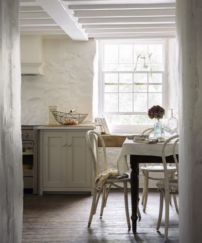 Expert kitchen paint tips for maximizing daylight | Homes and Gardens