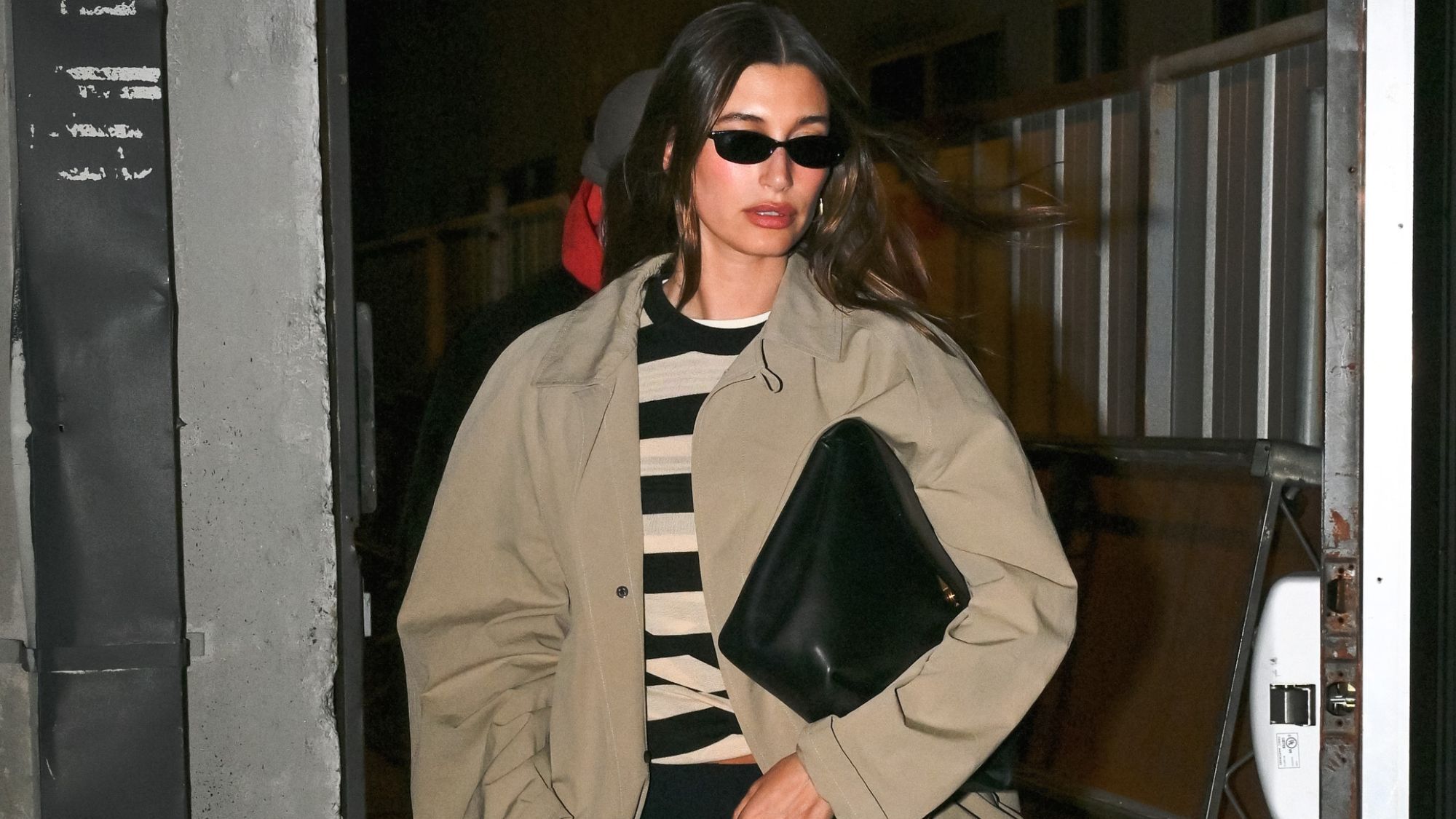 Hailey Bieber vient de porter la tenue de transition la plus simple ...