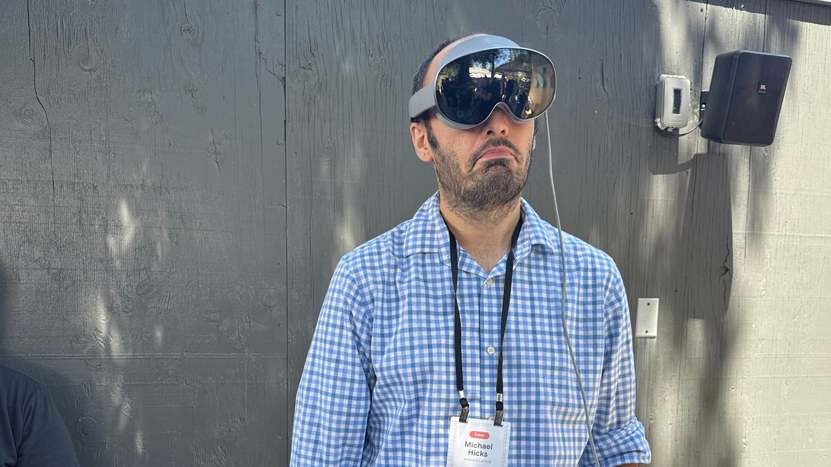 I tested Samsung Project Moohan at Google I/O, and it's a true Apple ...