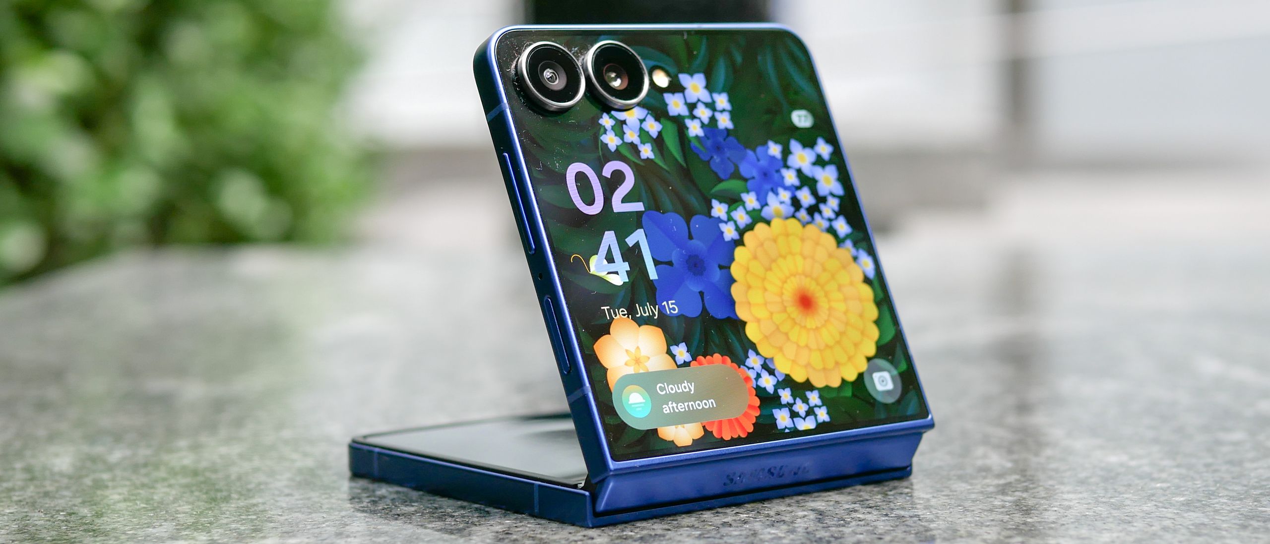 Samsung Galaxy Z Flip 7 Review: The new king of flip foldables | Tom's ...