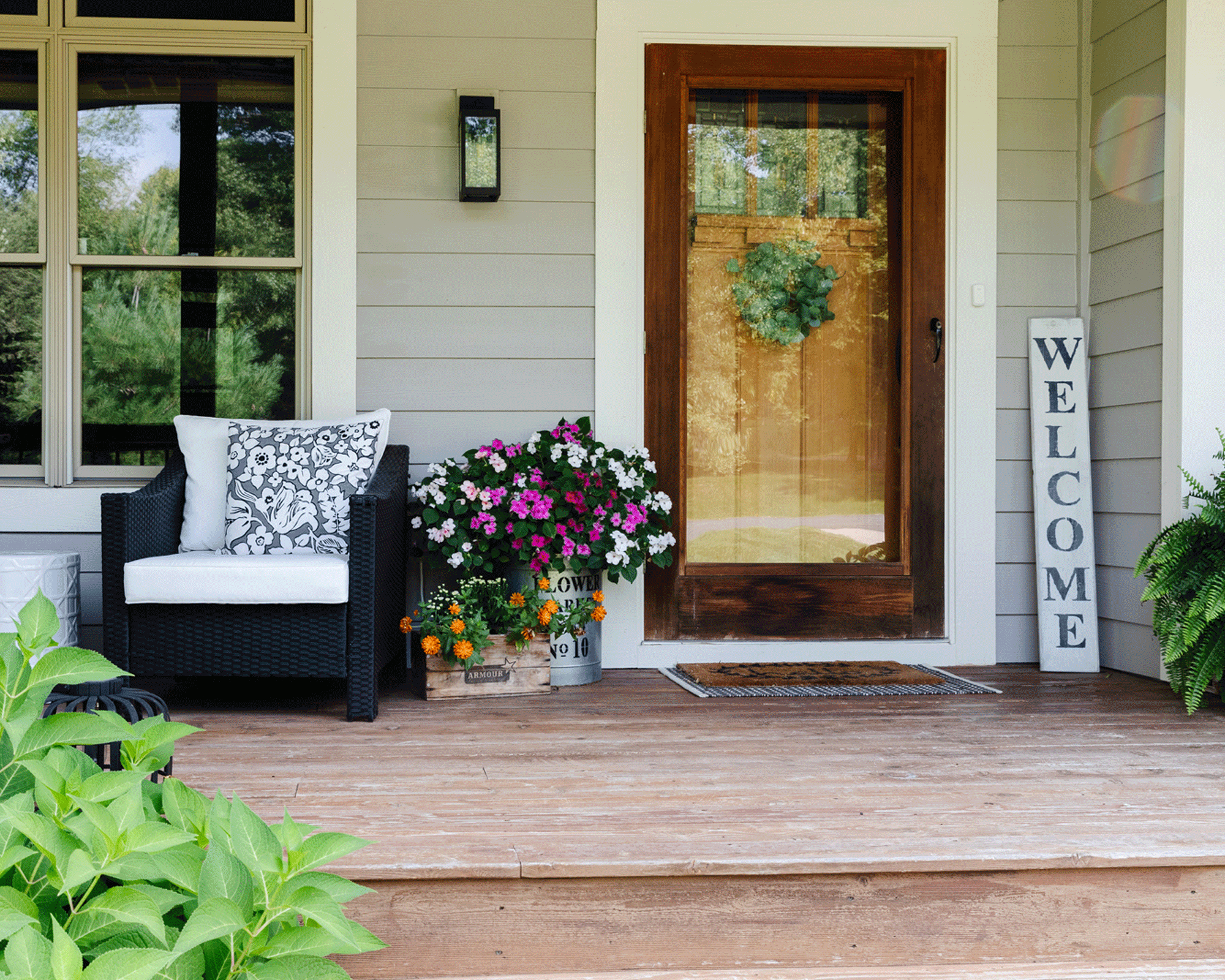 17 spring front porch decorating ideas for a fresh 2022 look | Real Homes
