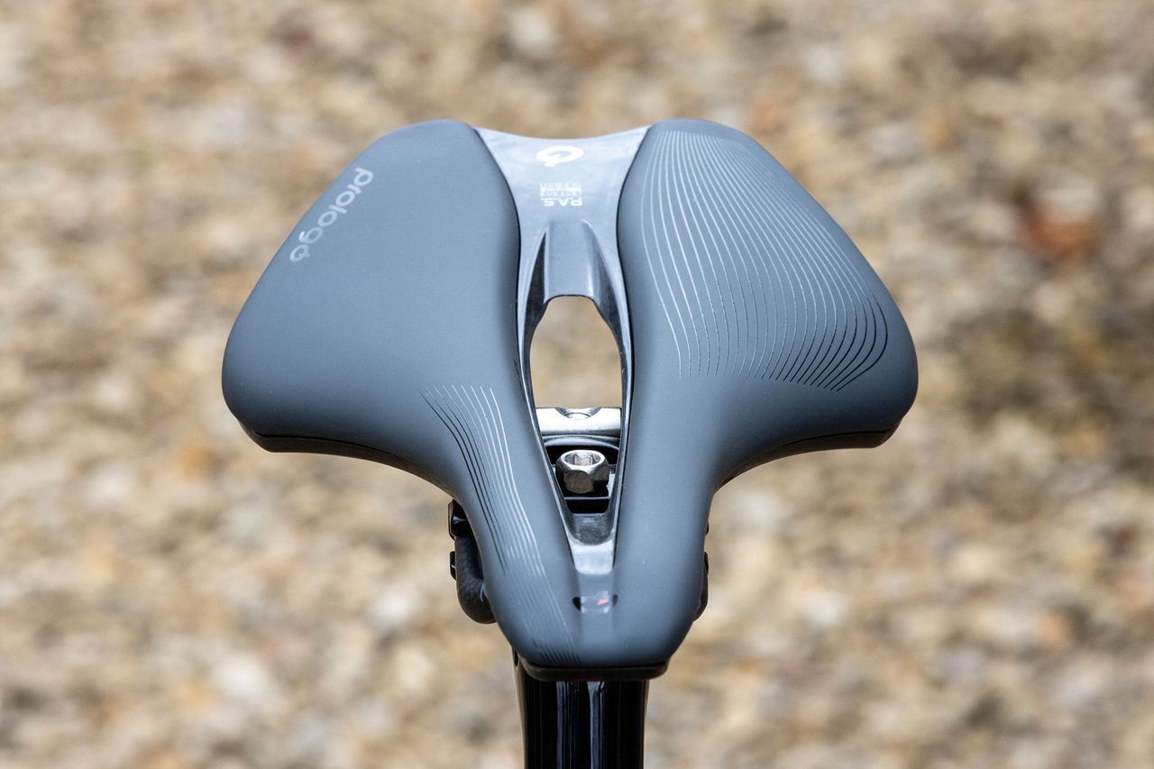 Prologo Dimension R2 Nack saddle review: the featherweight, short-nosed ...