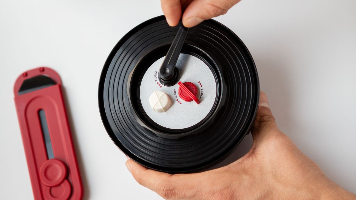 Develop film anywhere – no darkroom required – thanks to new Lomo ...