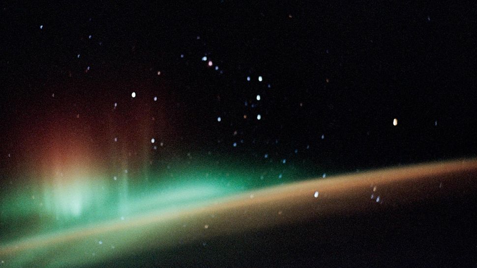 32 stunning photos of auroras seen from space | Live Science