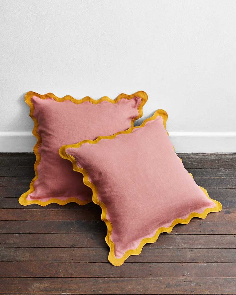 Couch pillow trends for 2023 – 10 styles, colors and shapes | Livingetc