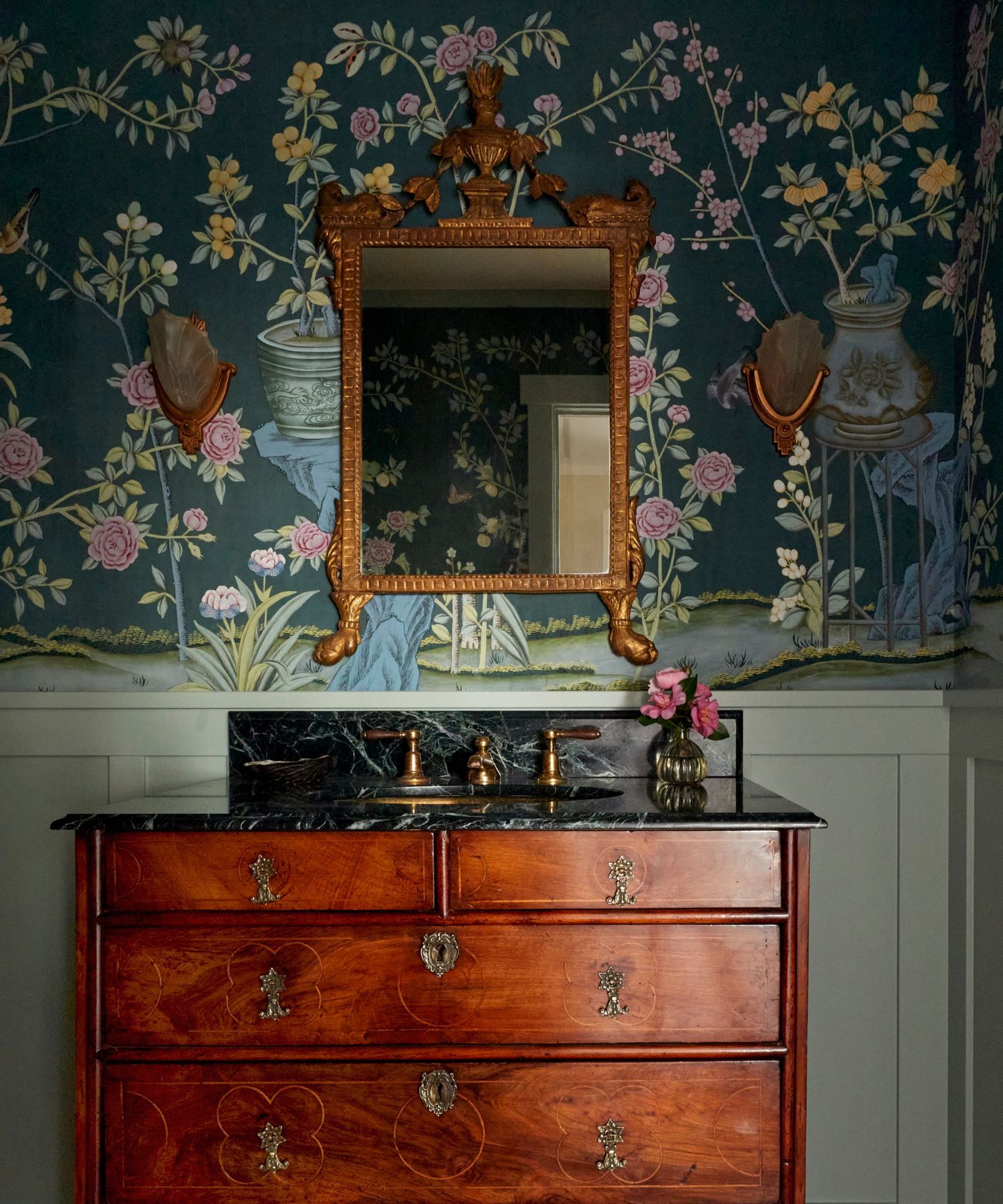 7 collectibles interior designers look for when antique shopping ...