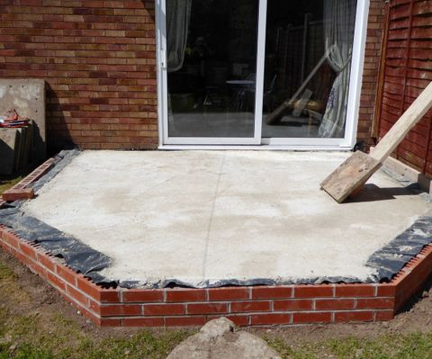 Conservatory foundations: Our expert guide | Homebuilding