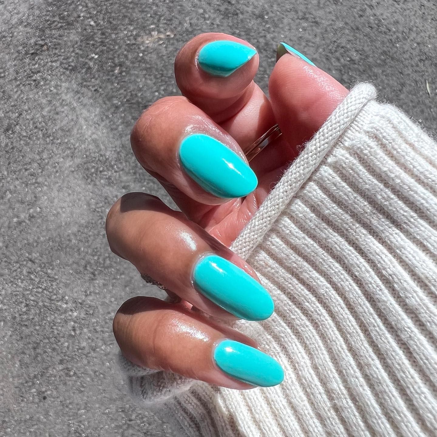 The Tiffany Blue Nail Trend is Making a Comeback Right Now | Who What Wear