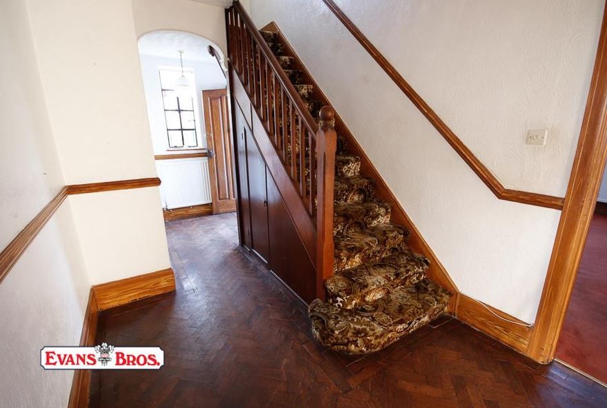 This 1930s Arts and Crafts style home is ripe for a renovation project ...