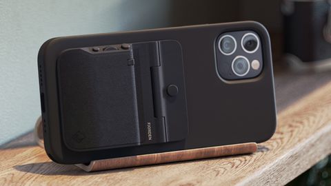 This clever MagSafe case brings DSLR camera controls to your iPhone ...