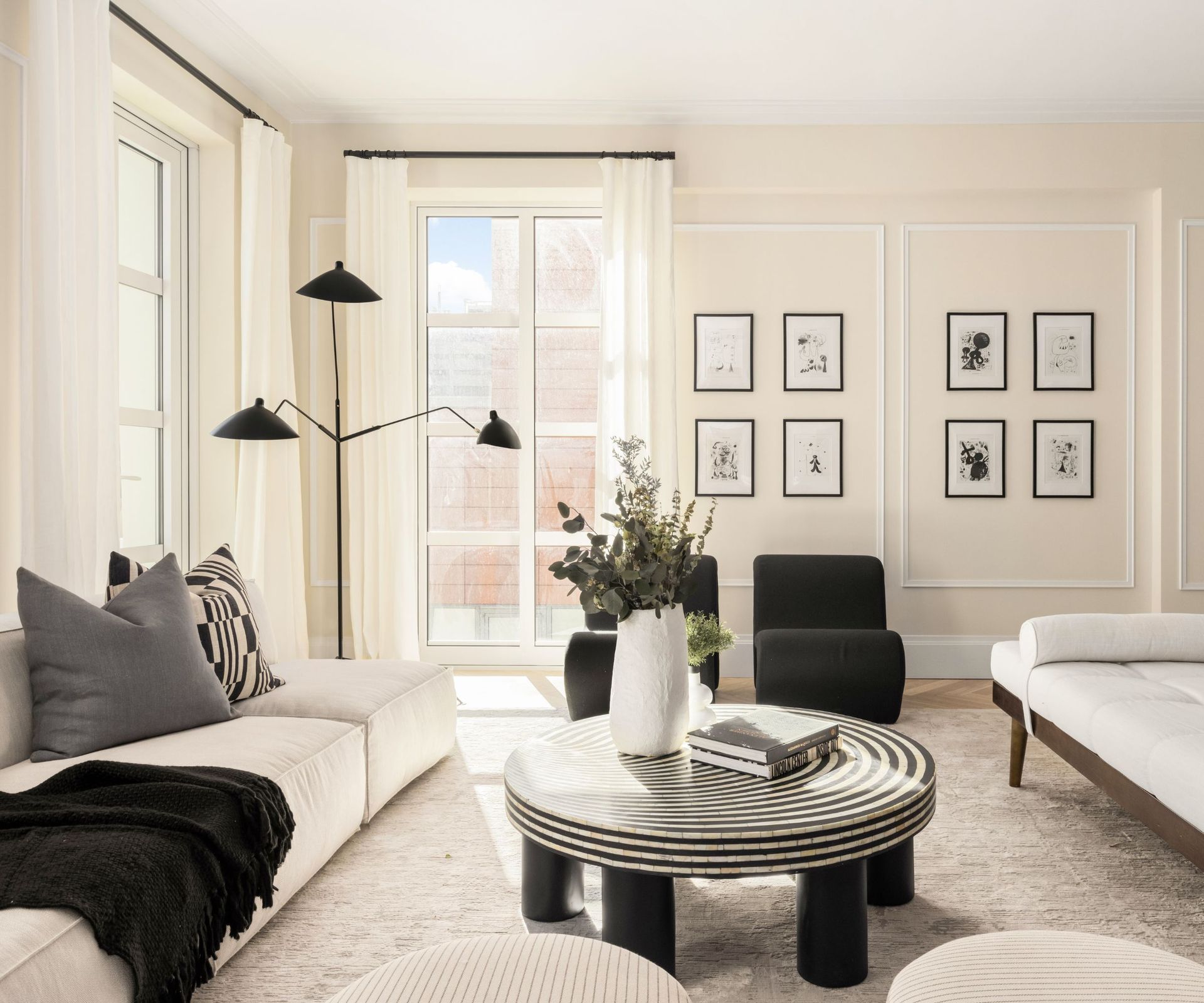 4 things people with nice-smelling family rooms do | Homes and Gardens