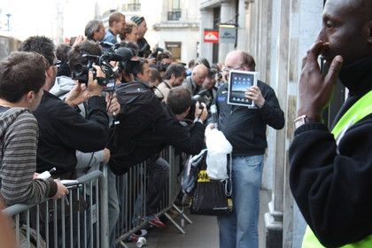 In pictures: Madness of the iPad queue | TechRadar