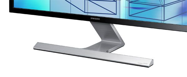 Samsung U28D590D Packaging, Physical Layout And Accessories