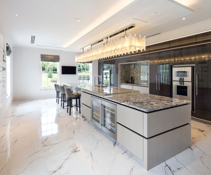 10 ways I balance practicality and style in a kitchen when I'm ...