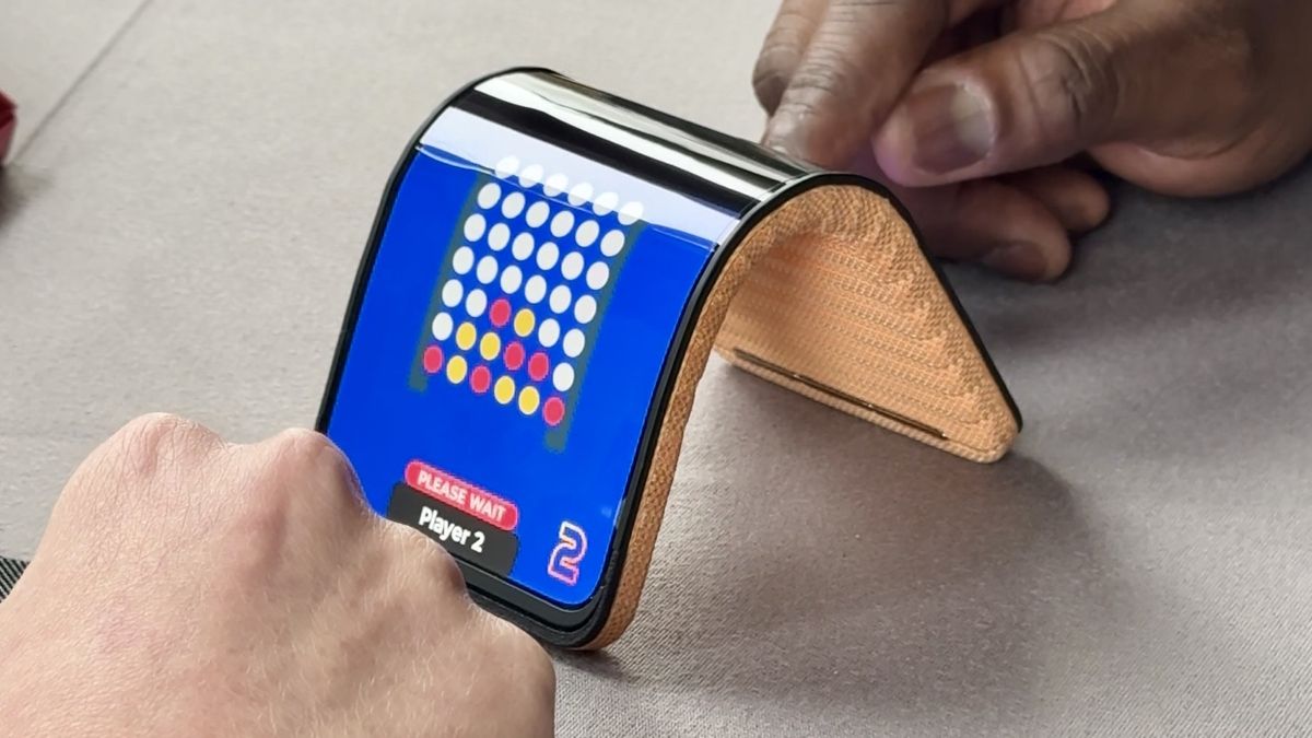 This bendable smartphone transforms into a smartwatch — and I tried it ...