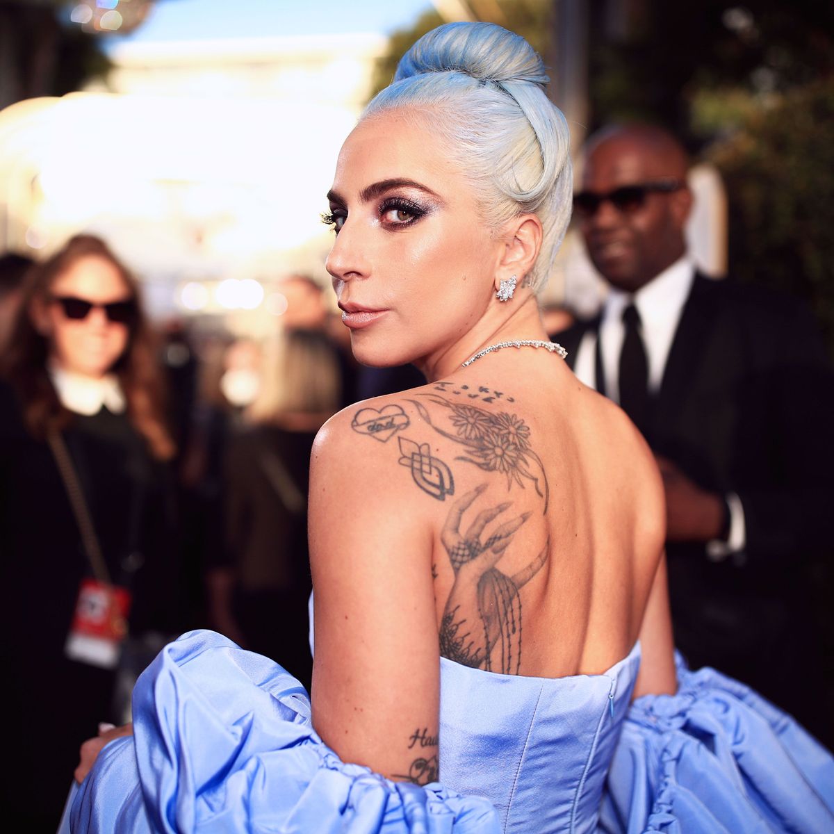 Lady Gaga's Blue Hair at the 2019 Golden Globes Just Won the Red Carpet ...