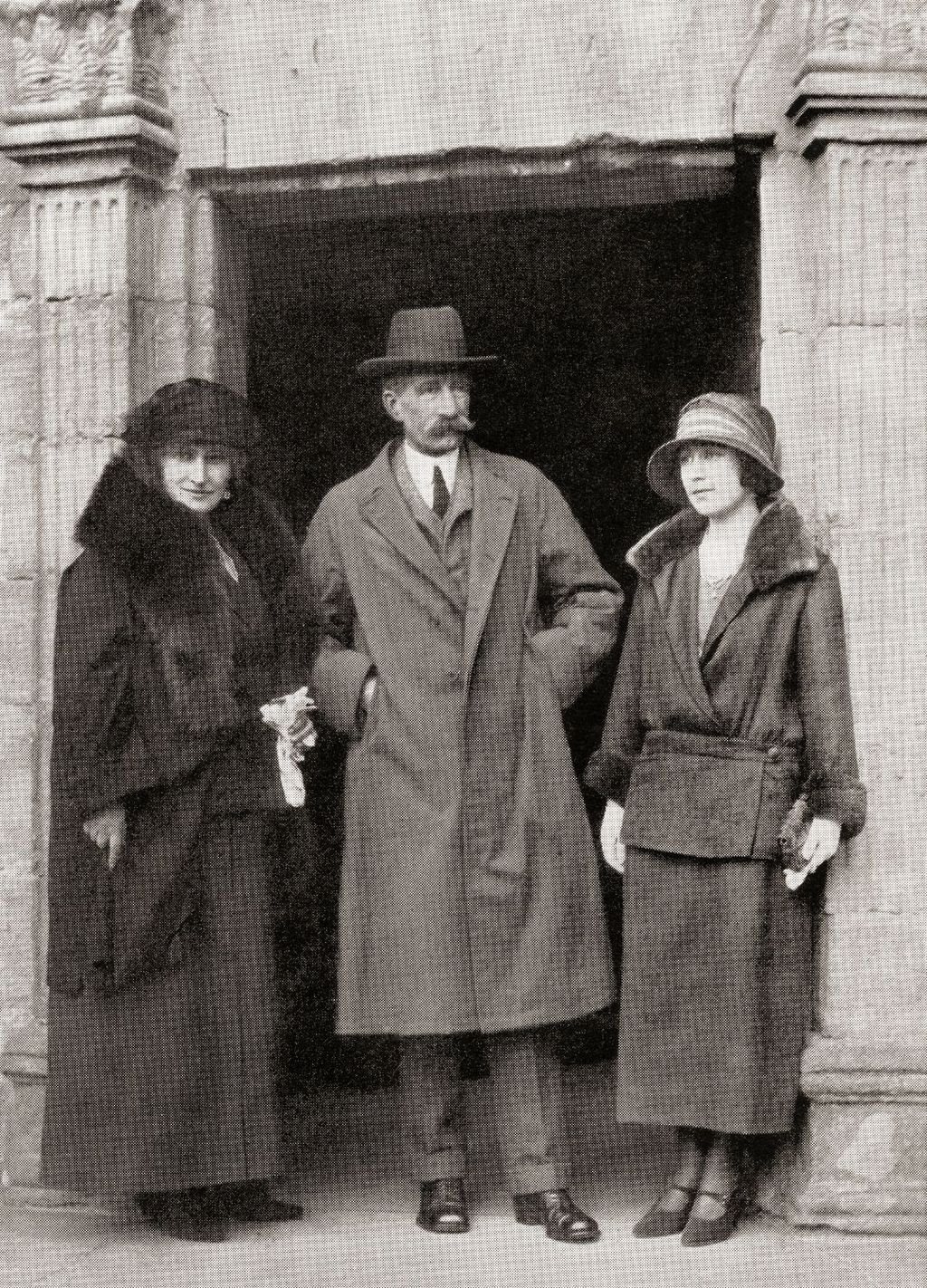 32 interesting facts about the Queen Mother and her long life | Woman ...