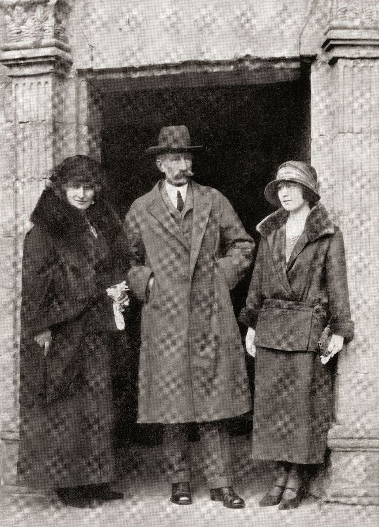 32 interesting facts about the Queen Mother and her long life | Woman ...